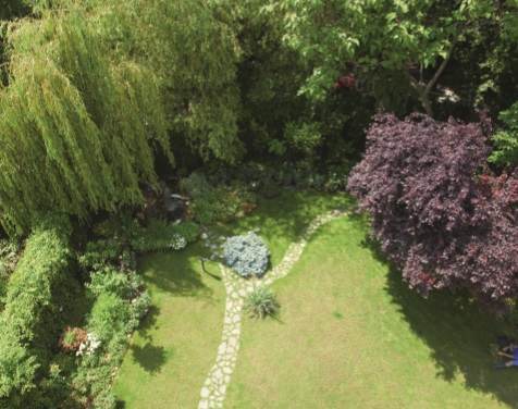 Cum si-a amenajat Monica Tatoiu gradina in stil Feng Shui - casamea.ro