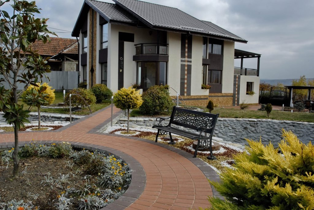 O curte „fericita” iarna este o curte pavata! - casamea.ro