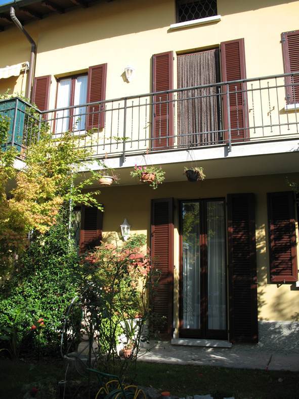 Soare puternic? Sistemele de umbrire marca VEKA protejeaza si izoleaza ...