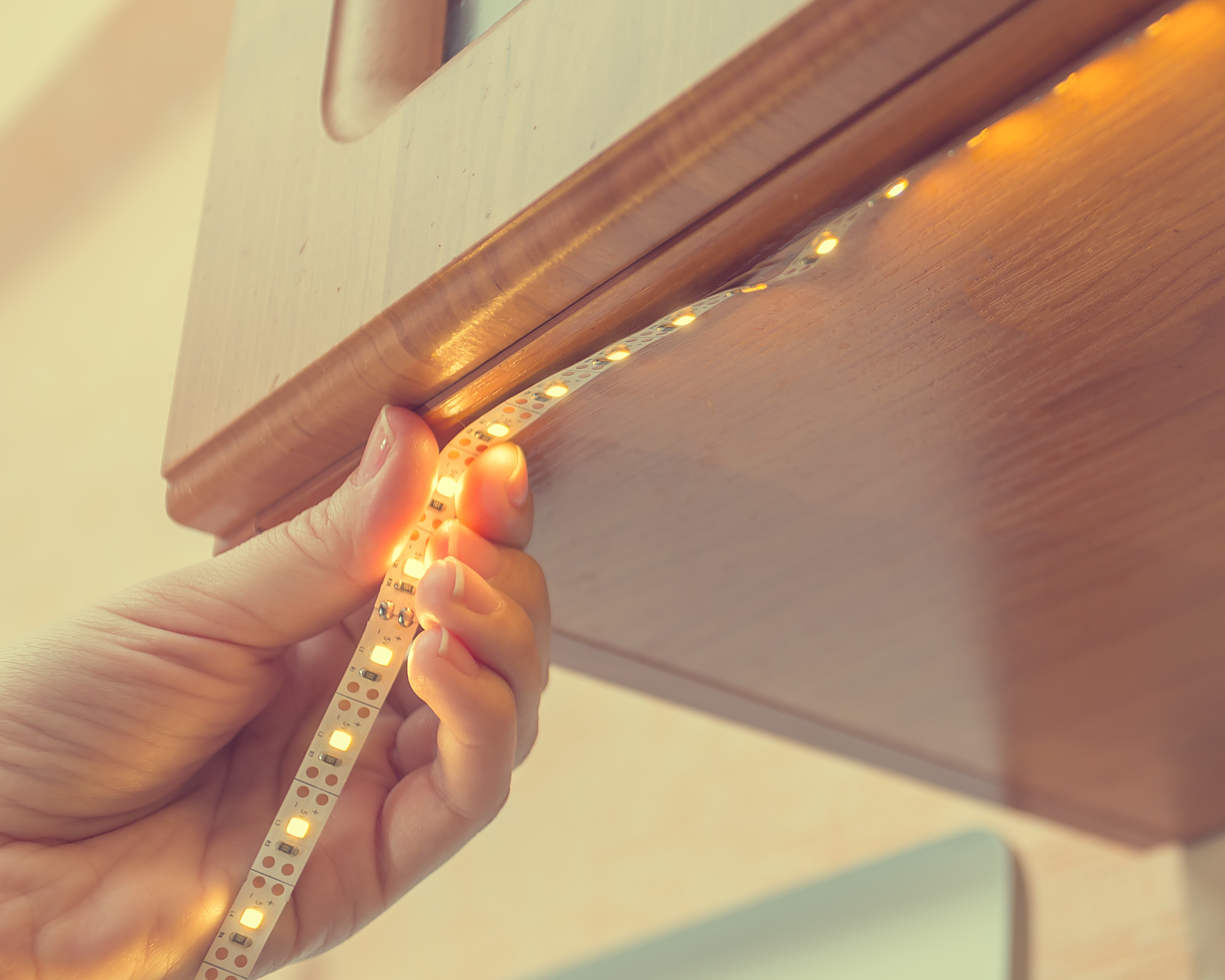 3 soluții pentru a monta corect benzile LED - casamea.ro